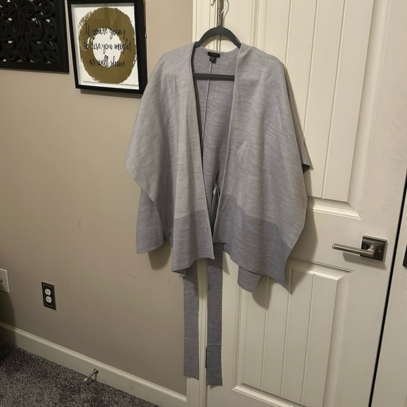 Ann Taylor Factory | Jackets & Coats | Twotone Grey Capelet | Poshmark